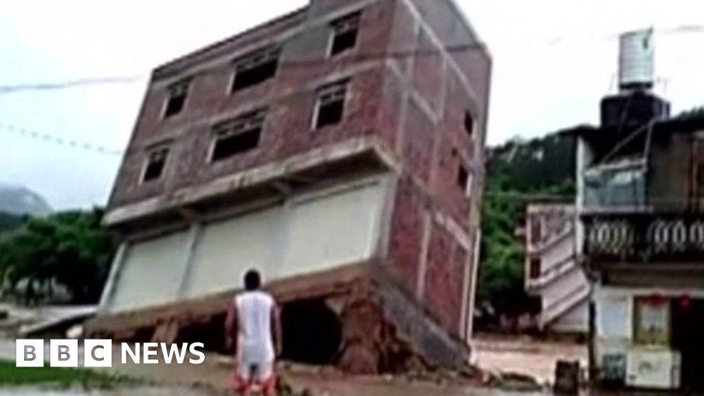 Three-storey building's dramatic collapse in China - BBC News