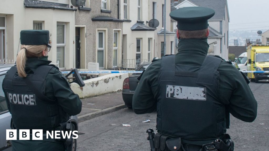 Murder investigation after Londonderry stabbing - BBC News