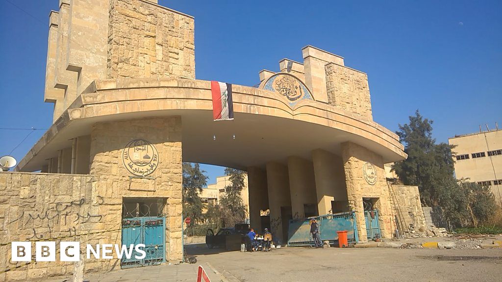 Mosul University left in ruins after conflict - BBC News
