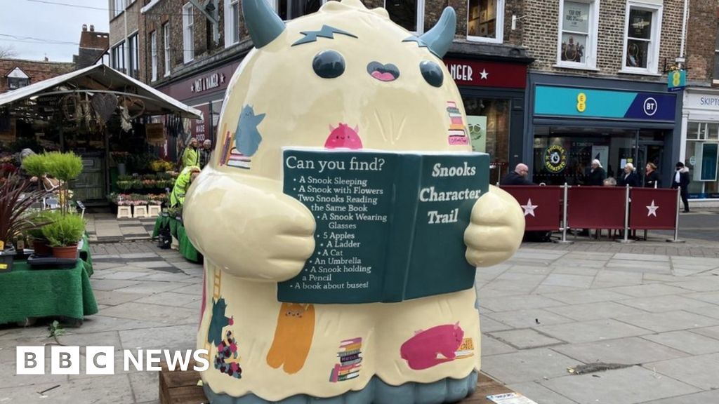 York: Snooks sculpture trail to brighten city streets - BBC News