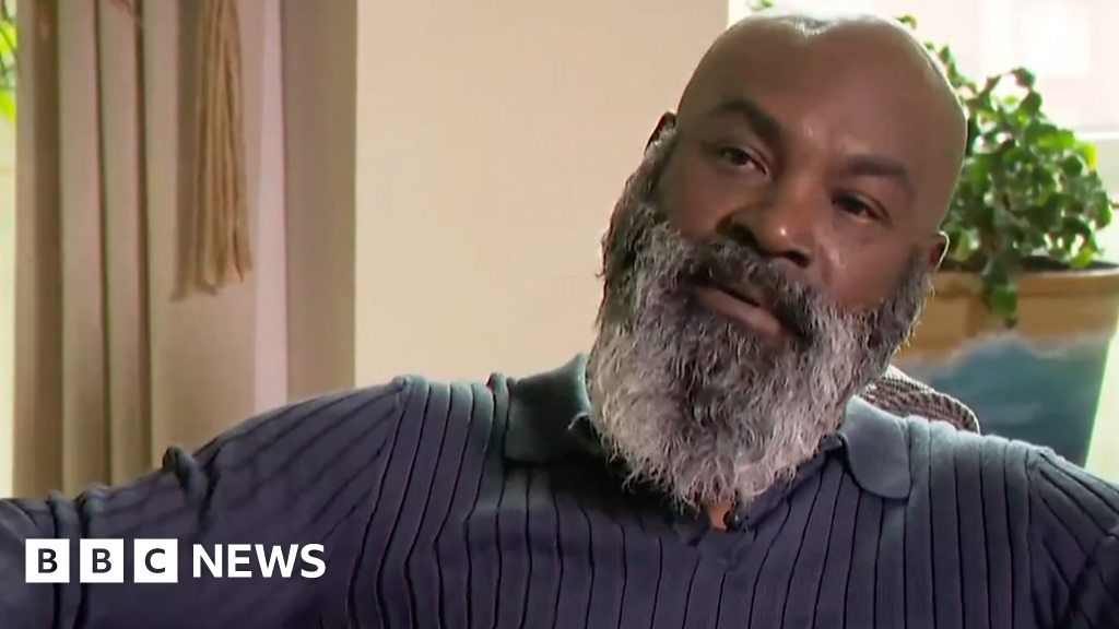 Reading flats fire: Survivor recalls jumping from flat building - BBC News