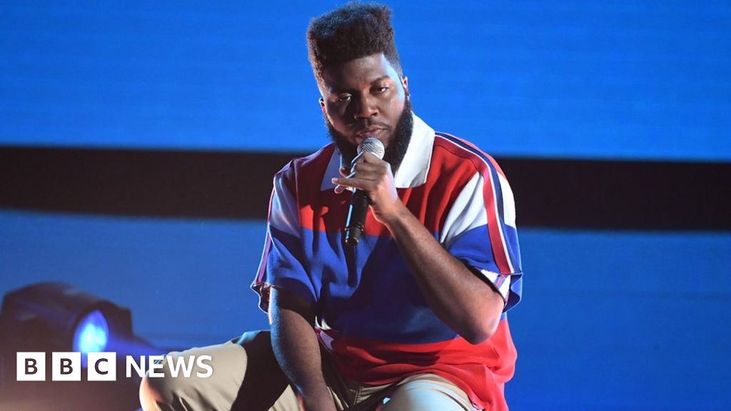 US singer Khalid claims he was groped by a fan - BBC News
