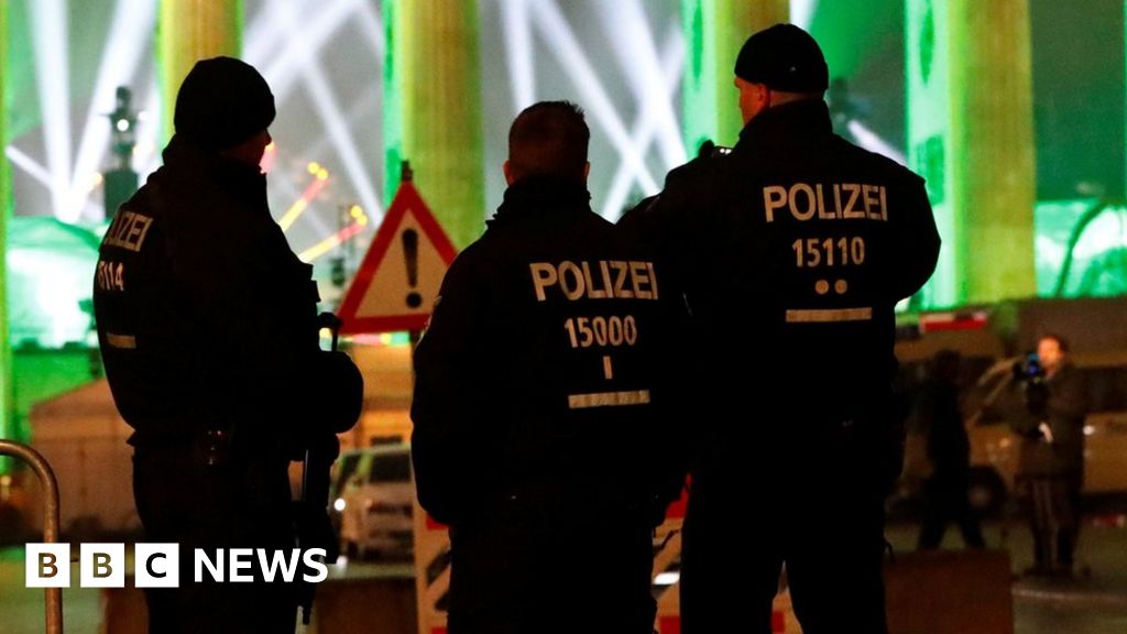 German raids target 'far-right extremists' - BBC News