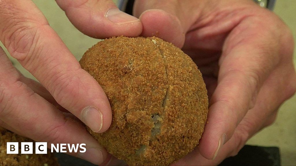 Five steps to the perfect scotch egg - BBC News