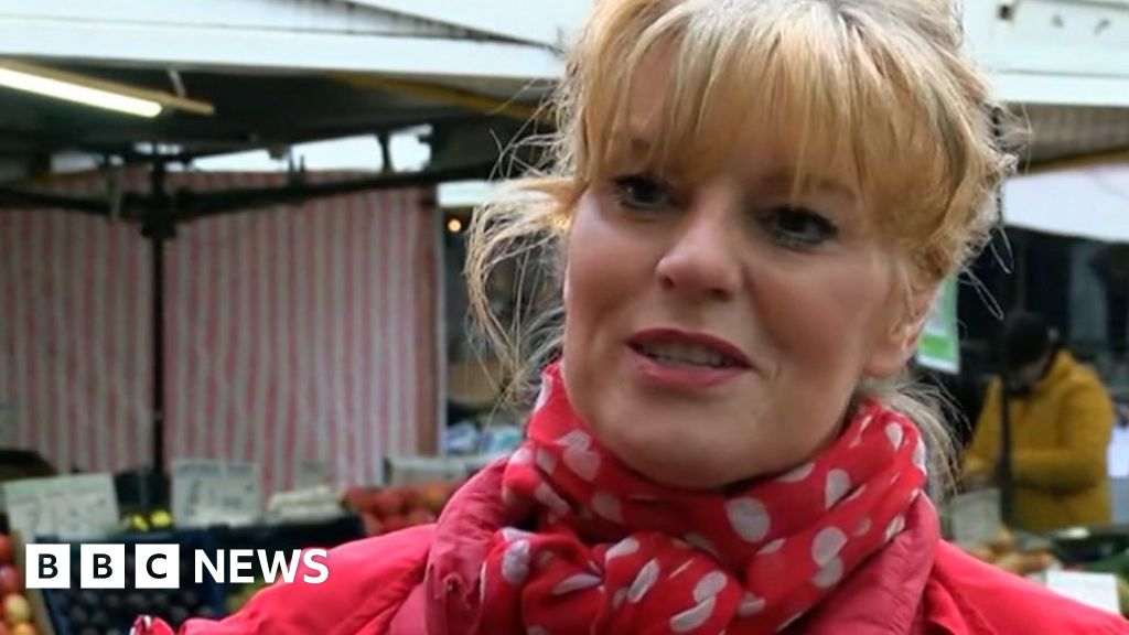 Bilston market: Is rise in cost of living affecting trade? - BBC News