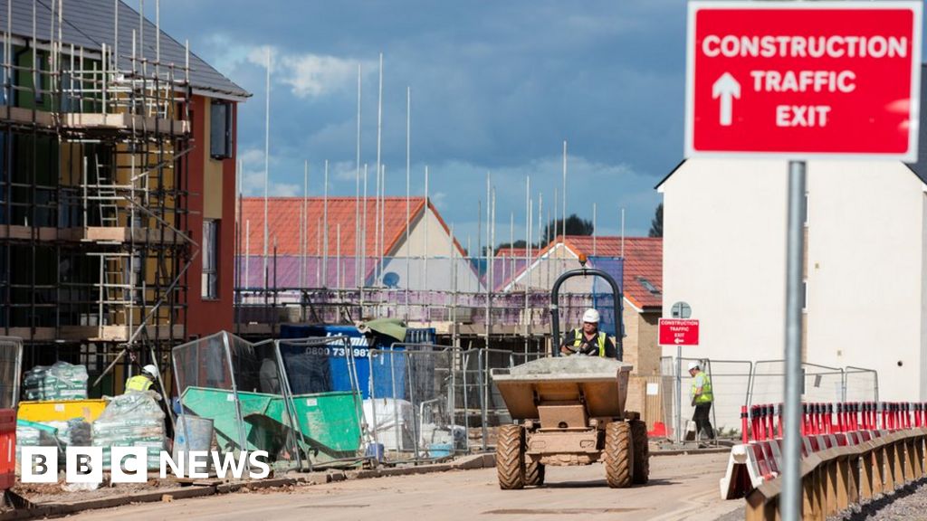 UK construction rises despite Brexit vote - BBC News