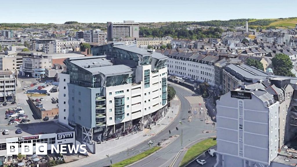 Ocean Crescent tower block cladding fire risk found