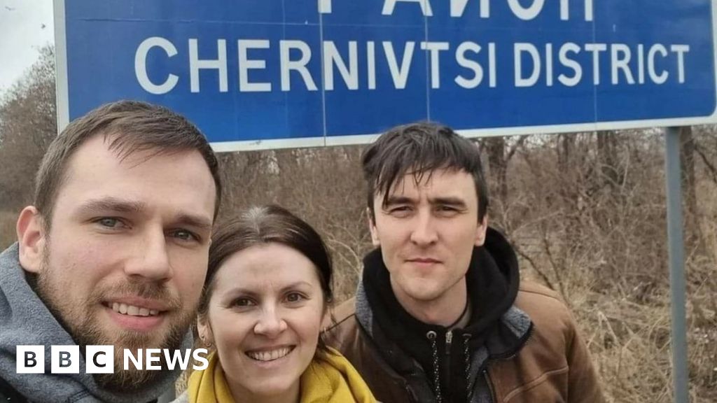 Ukraine: Woman travels from home from NI to deliver aid