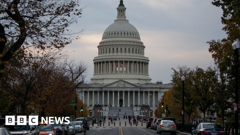 Election 2016: Republicans retain House and Senate - BBC News