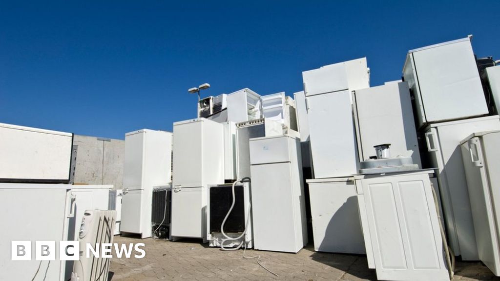 New recycling charge in Guernsey for large household appliances - BBC News