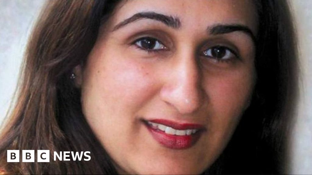 Naveeda Ikram trial: Ex-lord mayor promoted care service - BBC News