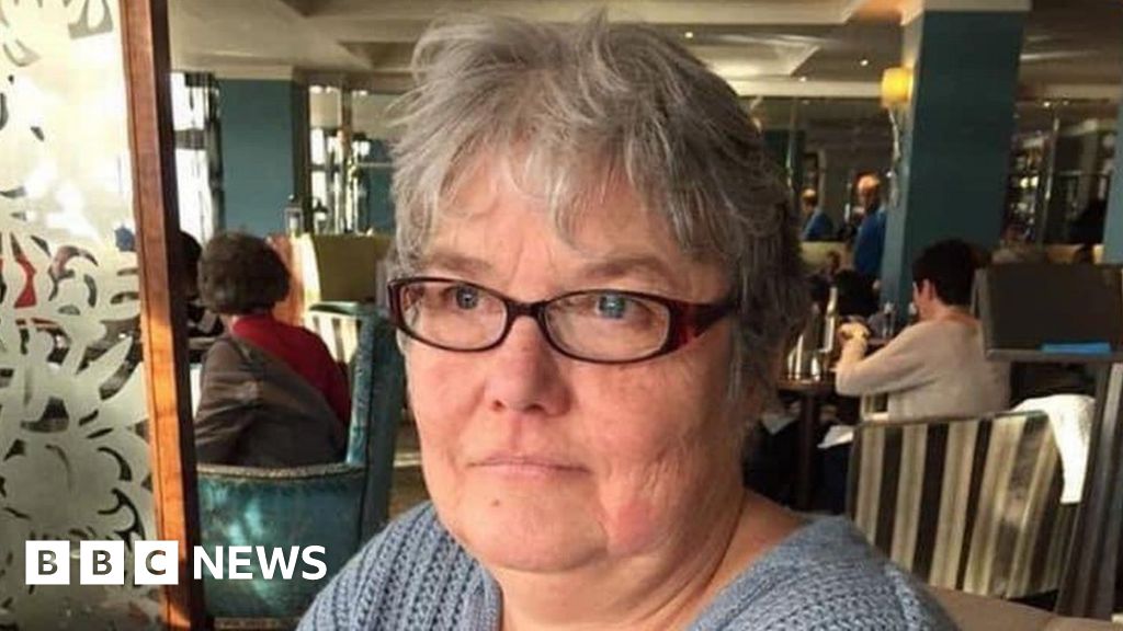 Betsi Cadwaladr: Woman who died in stair fall 'failed' - BBC News