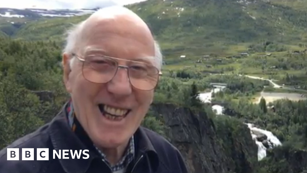 Gordon Wilson: Daughters write open letter to missing dad - BBC News