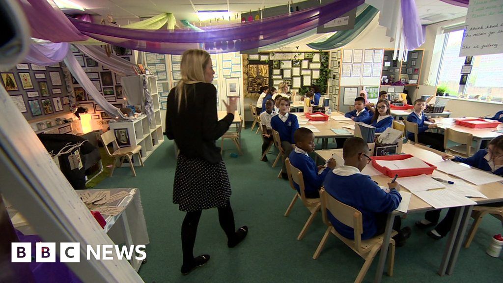 Failing Woolwich school leaps to 'outstanding' within months - BBC News