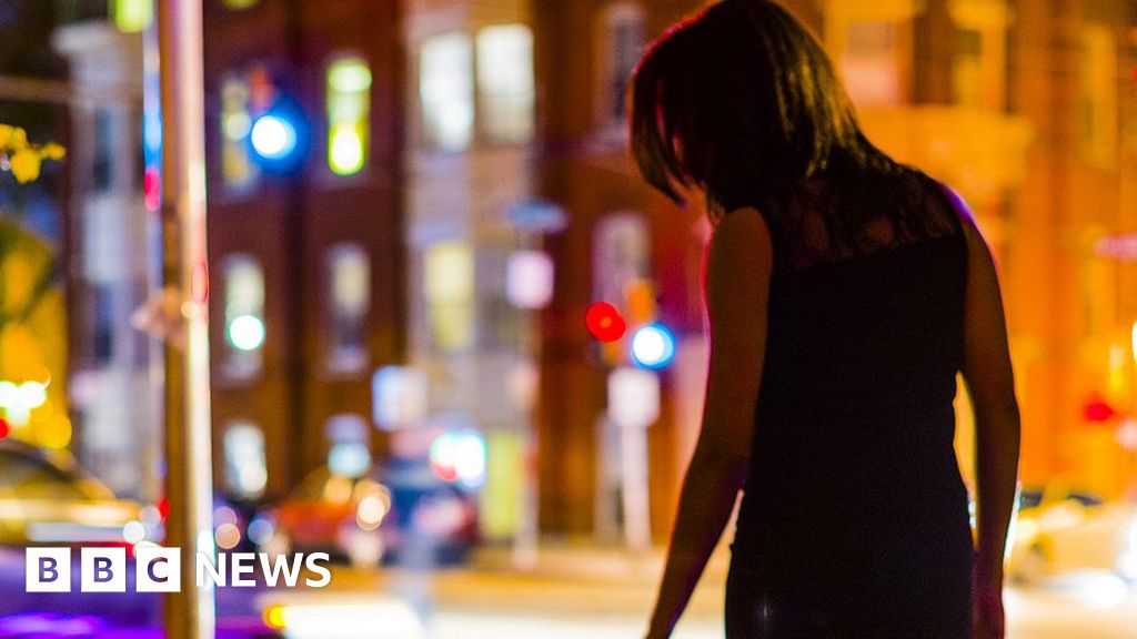 Ipswich murders: Prostitution returns to town's streets - BBC News