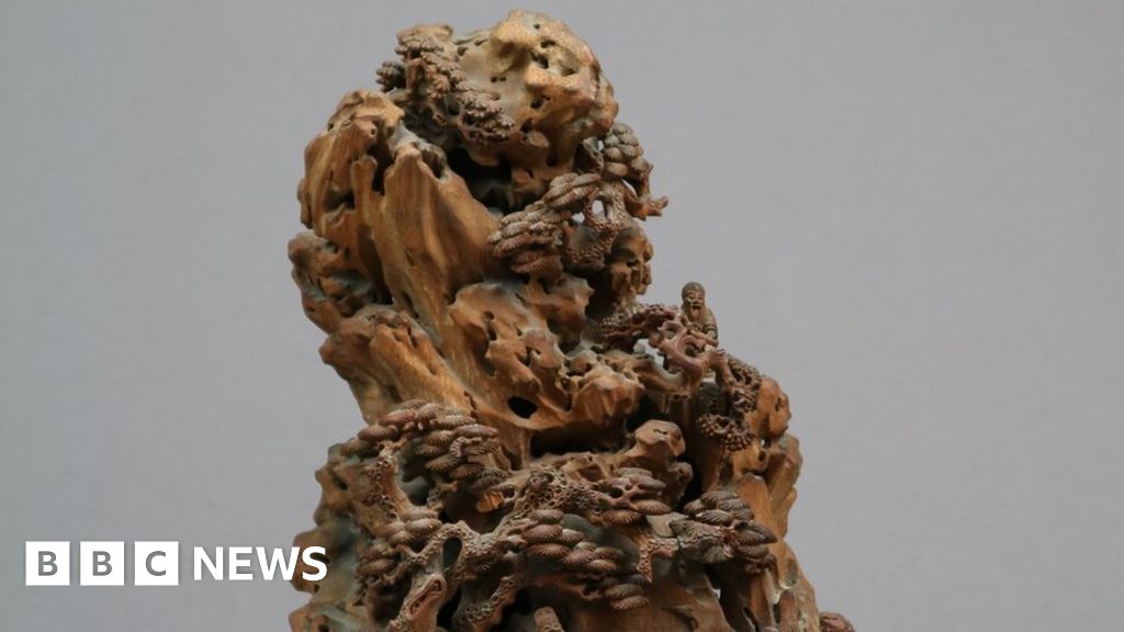 'Humble' Chinese art valued at £400 sells for £35k - BBC News