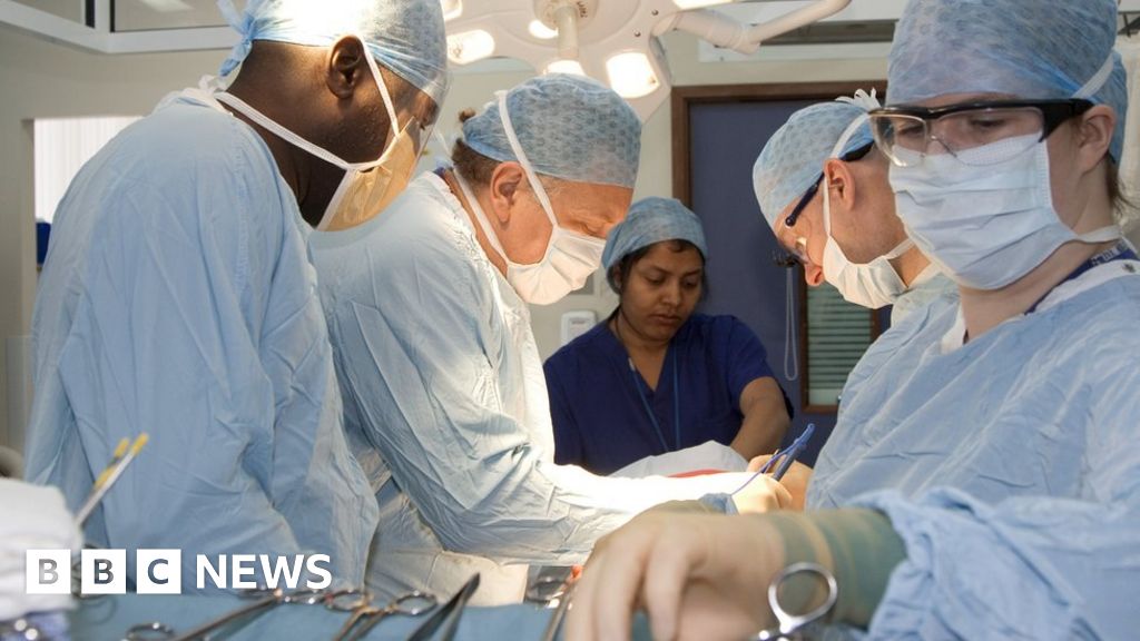 NHS staff shortages: Why so persistent? - BBC News