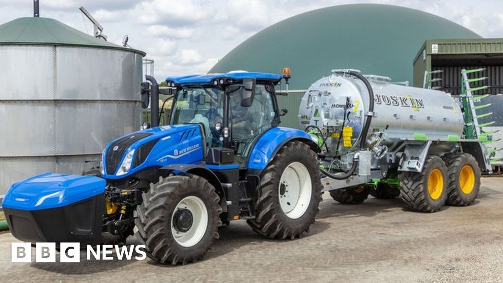 Cambridgeshire: Farm vehicles aim to help UK hit carbon goal - BBC News