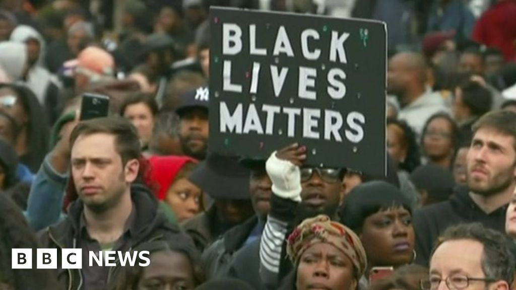 Ferguson: Michael Brown shooting marked one year on - BBC News