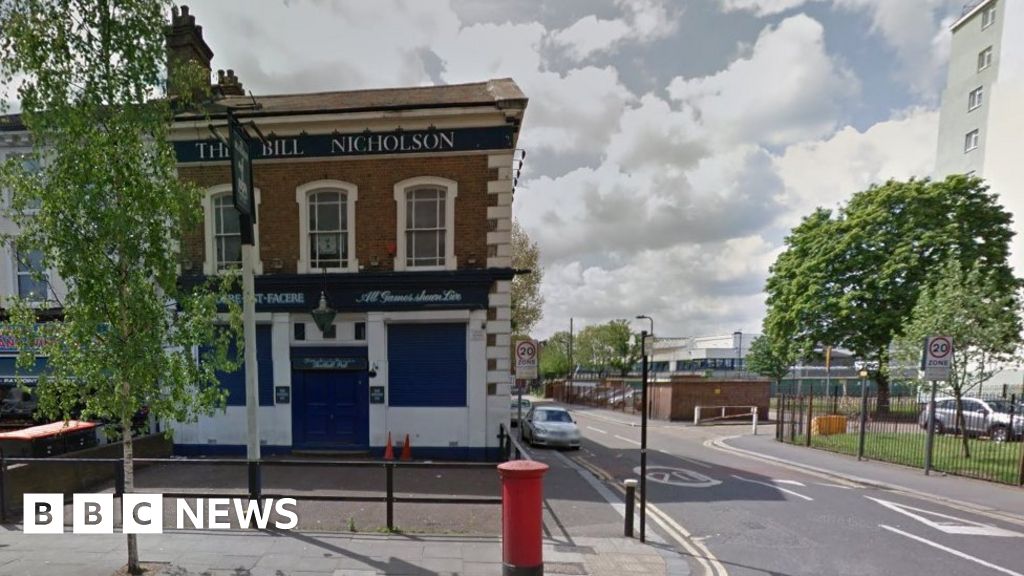 Tottenham murder: No further suspects sought after man killed in pub ...