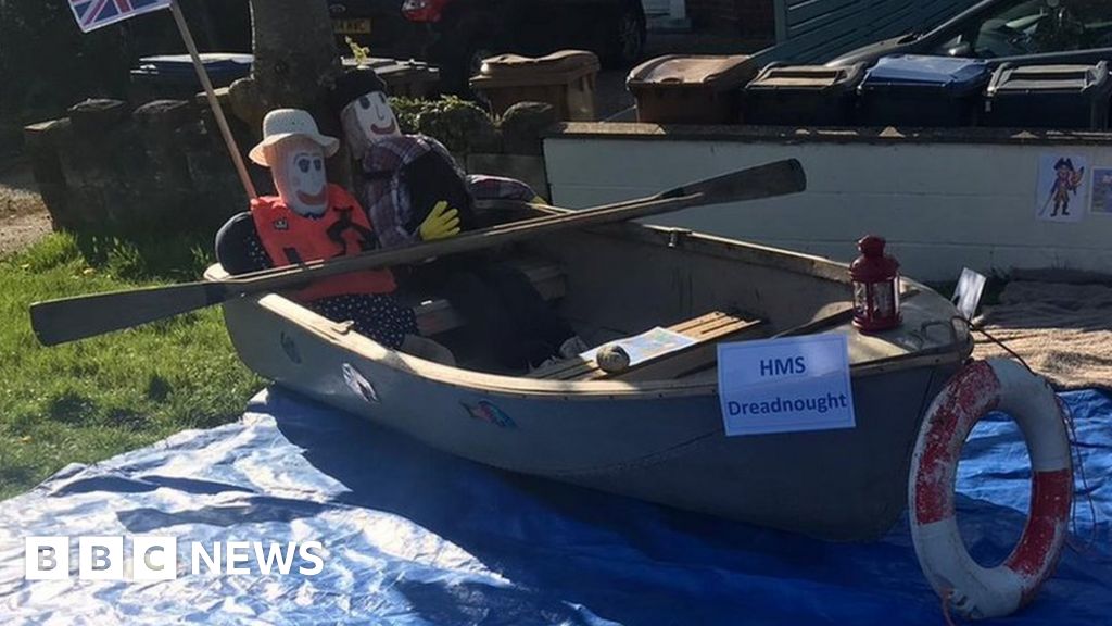 Coronavirus: 'Bob and Brenda' scarecrows keep town entertained - BBC News