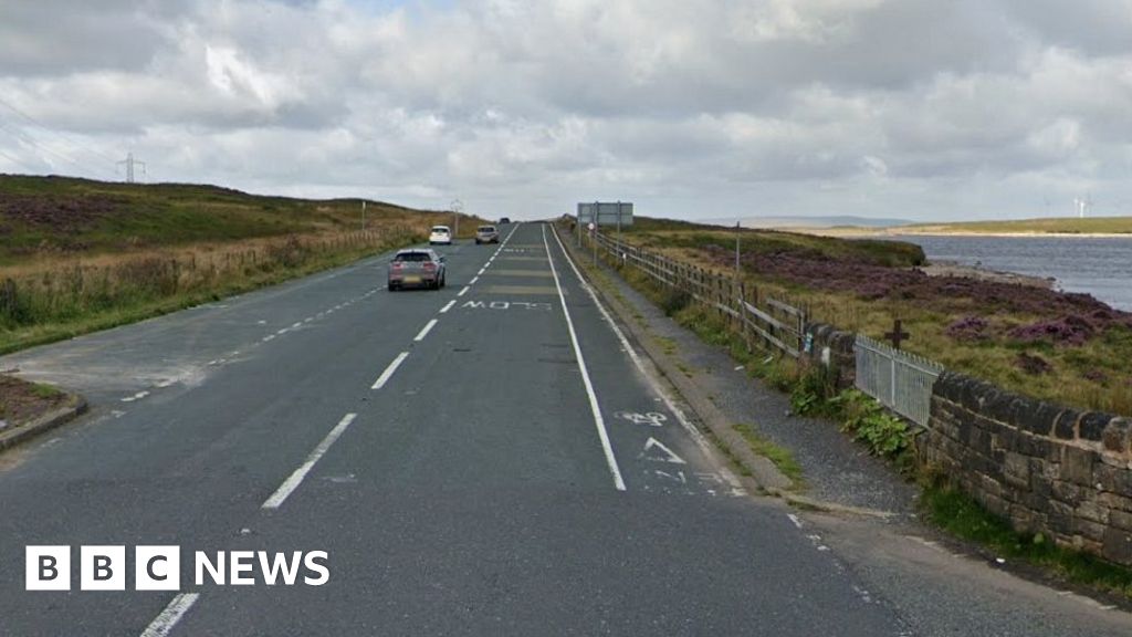 Rochdale crash: Woman dies after moorland collision - BBC News