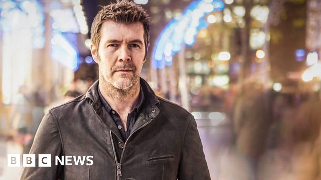 Rhod Gilbert: Comedy tour for Cardiff cancer centre revealed - BBC News