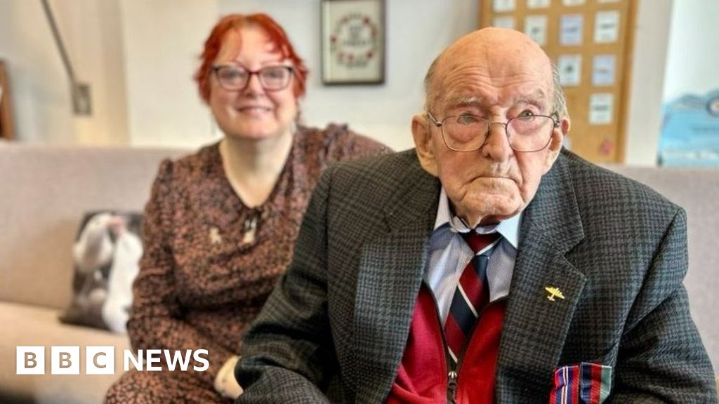 World War Two Lancaster pilot receives medal on 100th birthday - BBC News