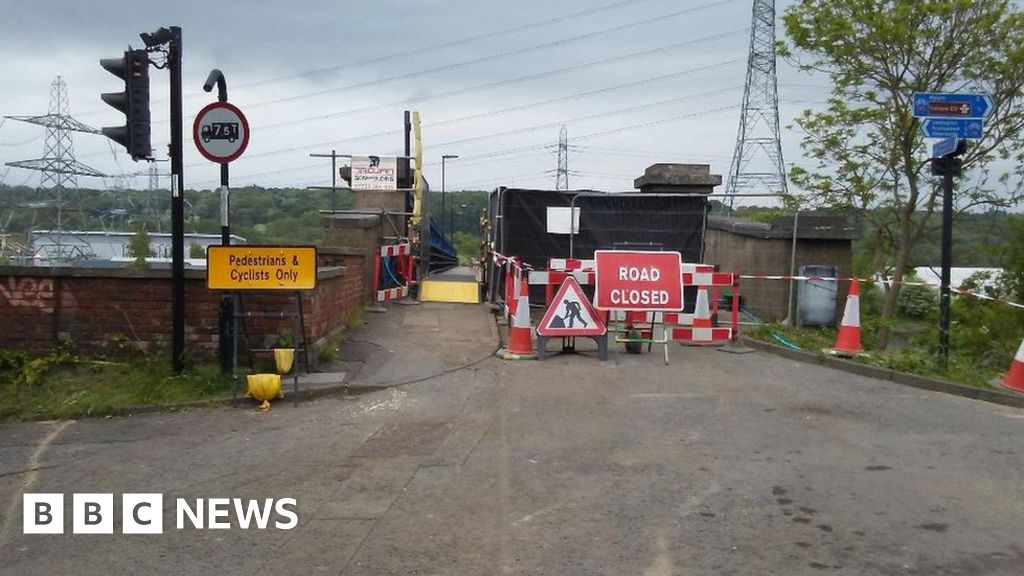 Newburn Bridge reopens after four-month closure - BBC News