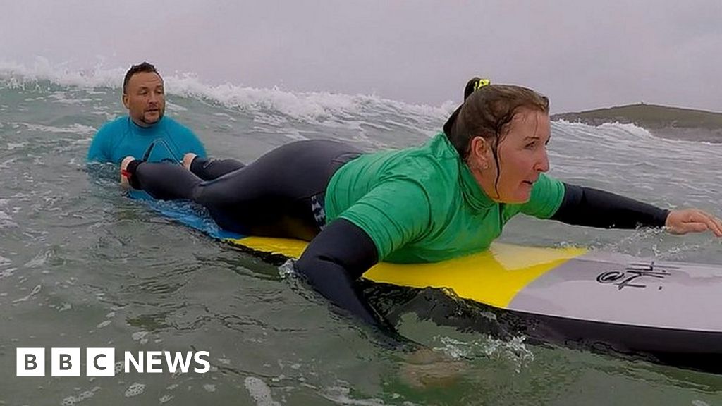 Emergency services use surf therapy to treat staff - BBC News