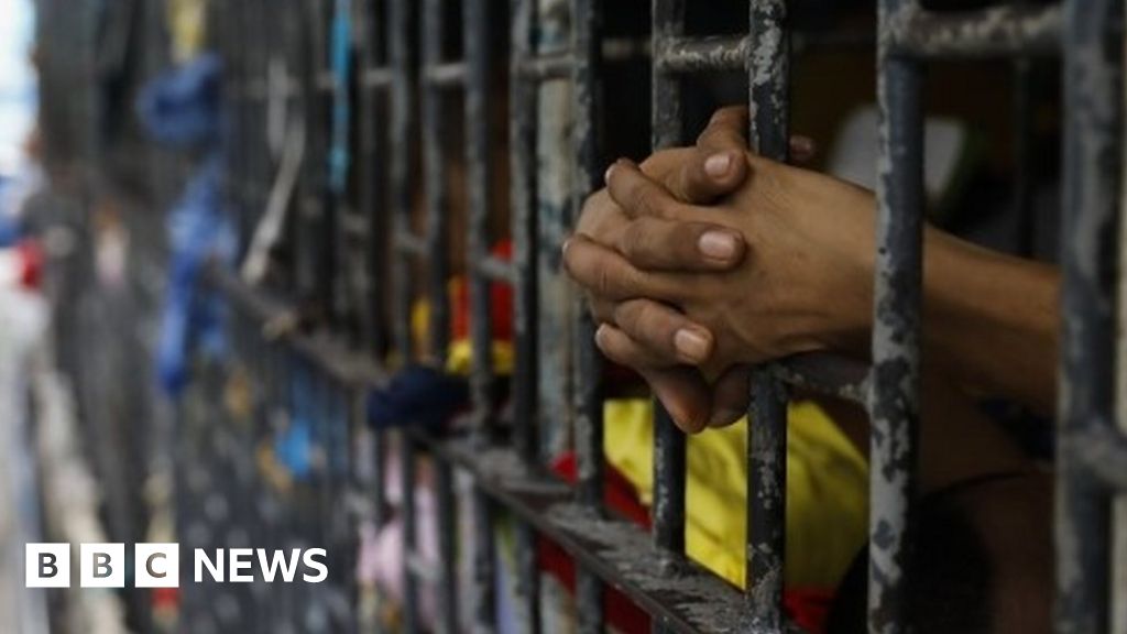Philippines prison: Two dead in riot over spilt water