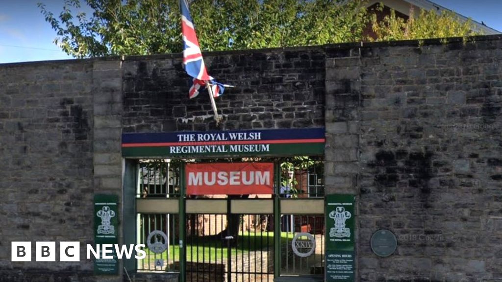 Brecon 'may lose' Royal Welsh Regimental Museum - BBC News