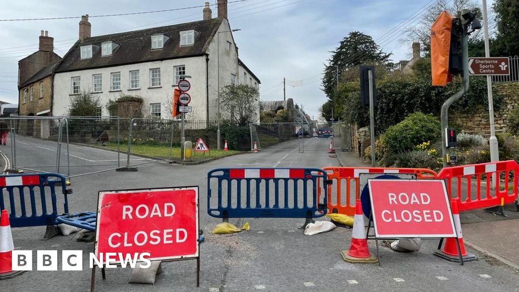 Sherborne road closure extended into 2023 - BBC News