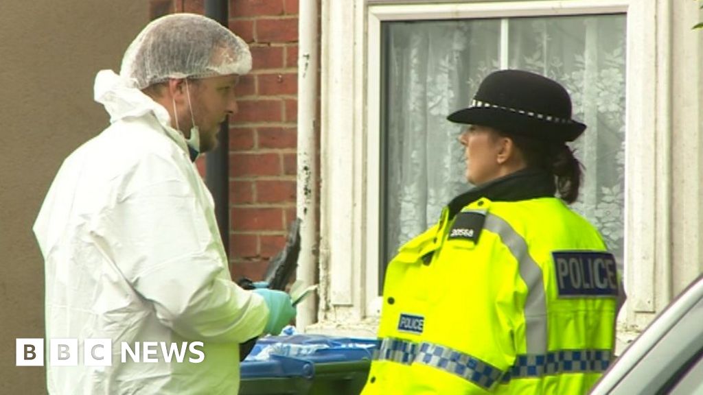 Southampton murder arrest after woman's body found in house - BBC News