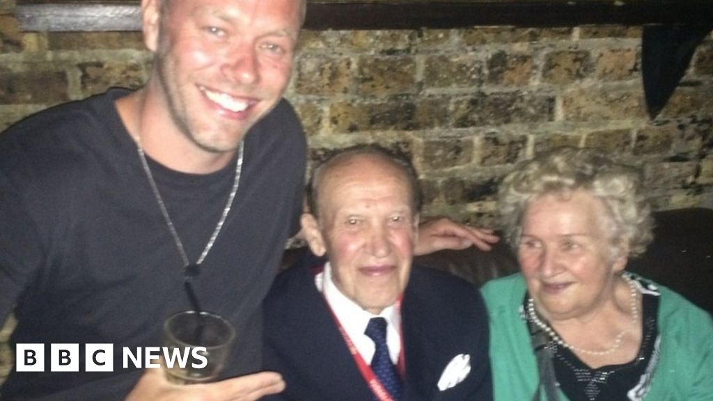 Elderly ravers tear up Fabric dancefloor with tea and tequila - BBC News