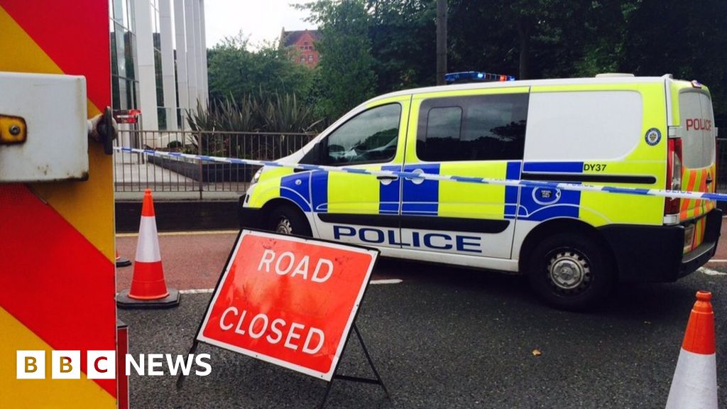Residents evacuated over suspect package in Stourbridge - BBC News