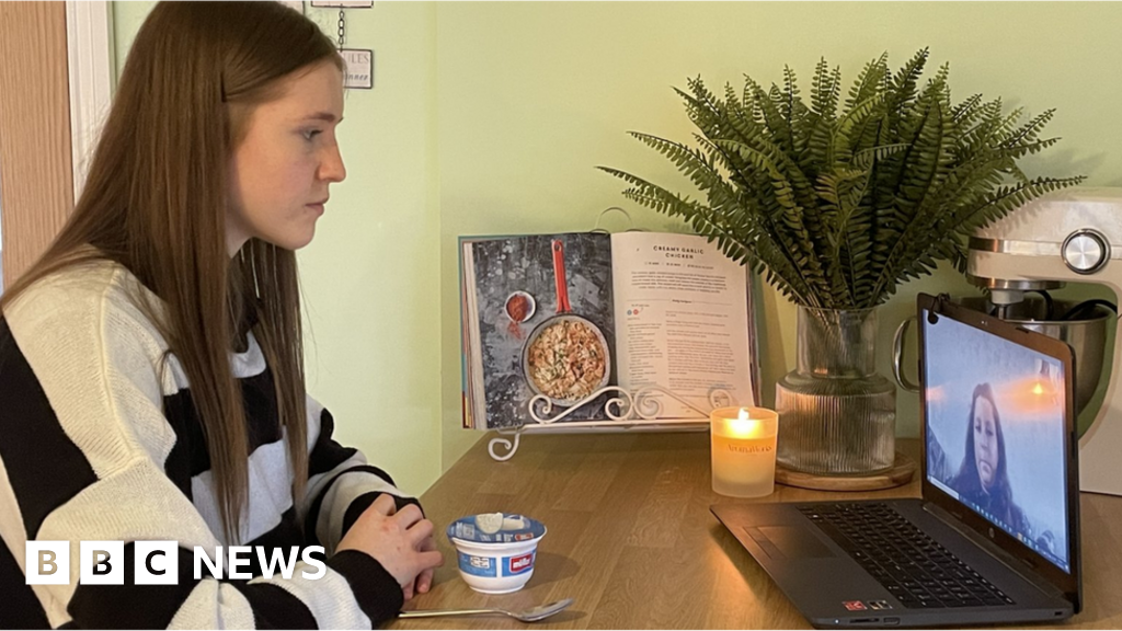 Family members worry as eating disorder support service stopped