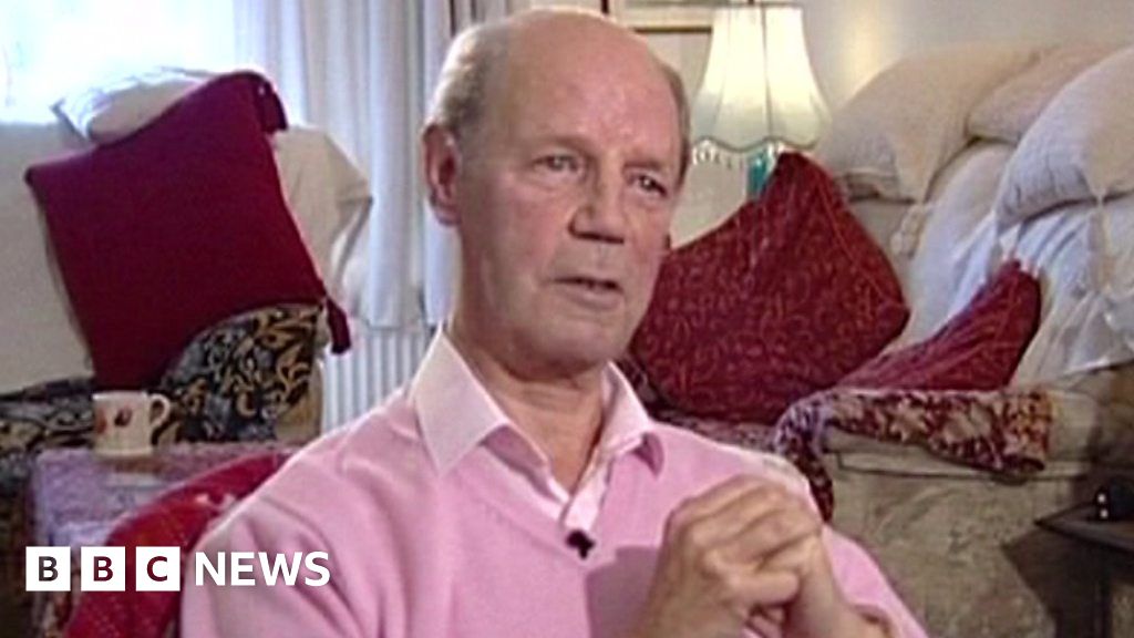 Brian Cant, Play School presenter, dies at 83 - BBC News