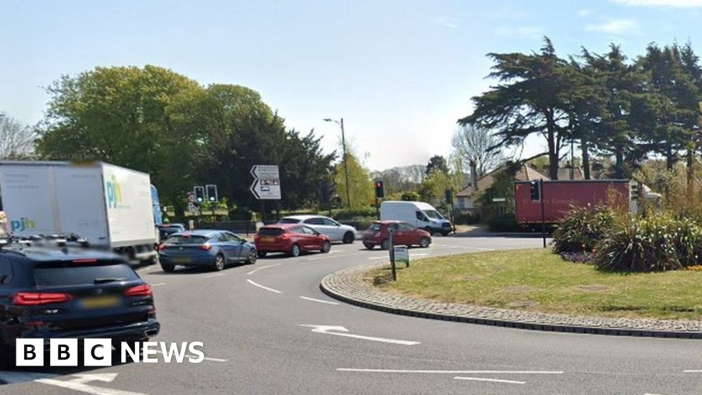 Southend cyclist seriously hurt in collision with car - BBC News