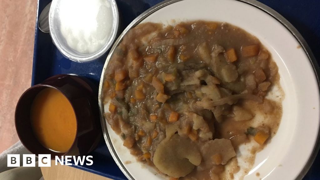 'Tasteless': Patients share pictures and views of hospital food - BBC News