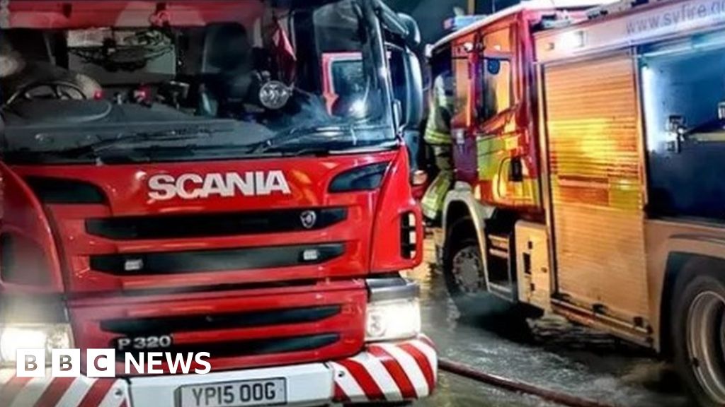 Sheffield house fire: Man arrested after suspected arson attack - BBC News