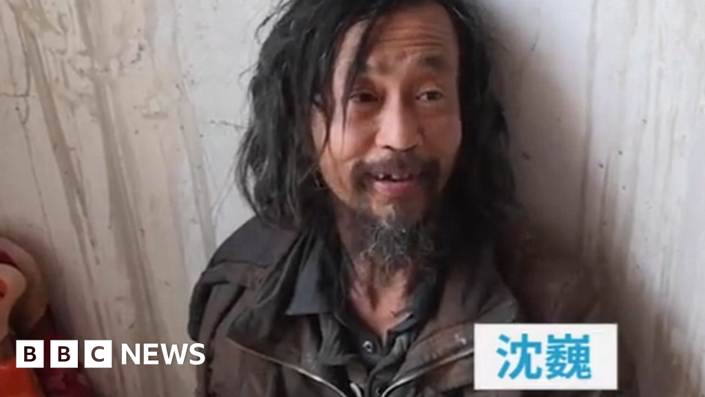 Homeless intellectual becomes online celebrity in China - BBC News