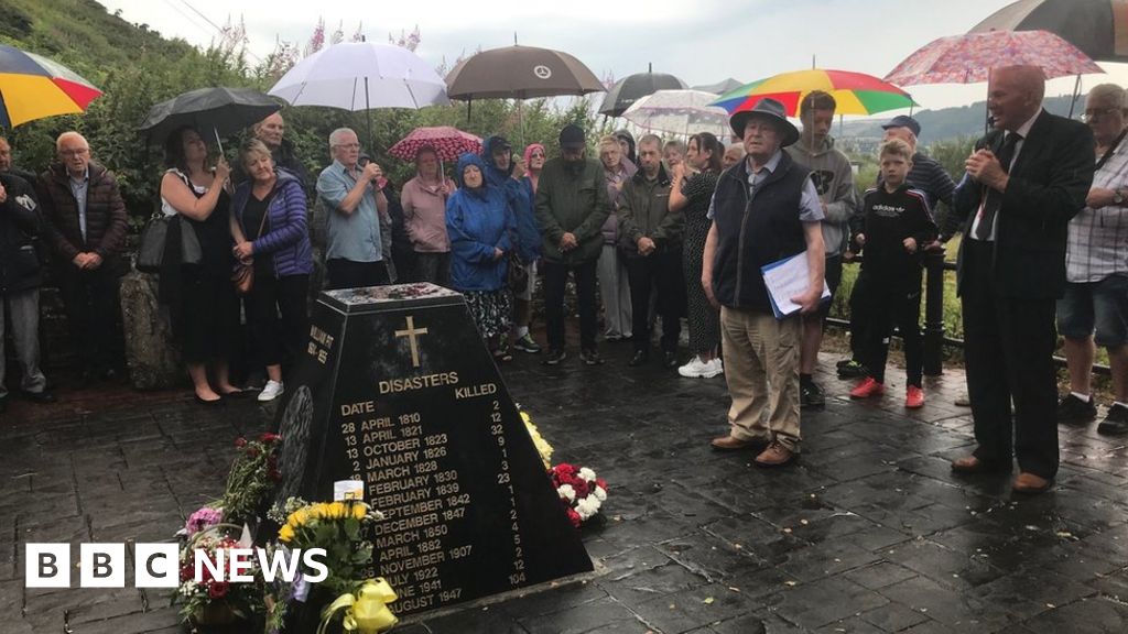 Whitehaven: Service marks 75th anniversary of pit disaster - BBC News