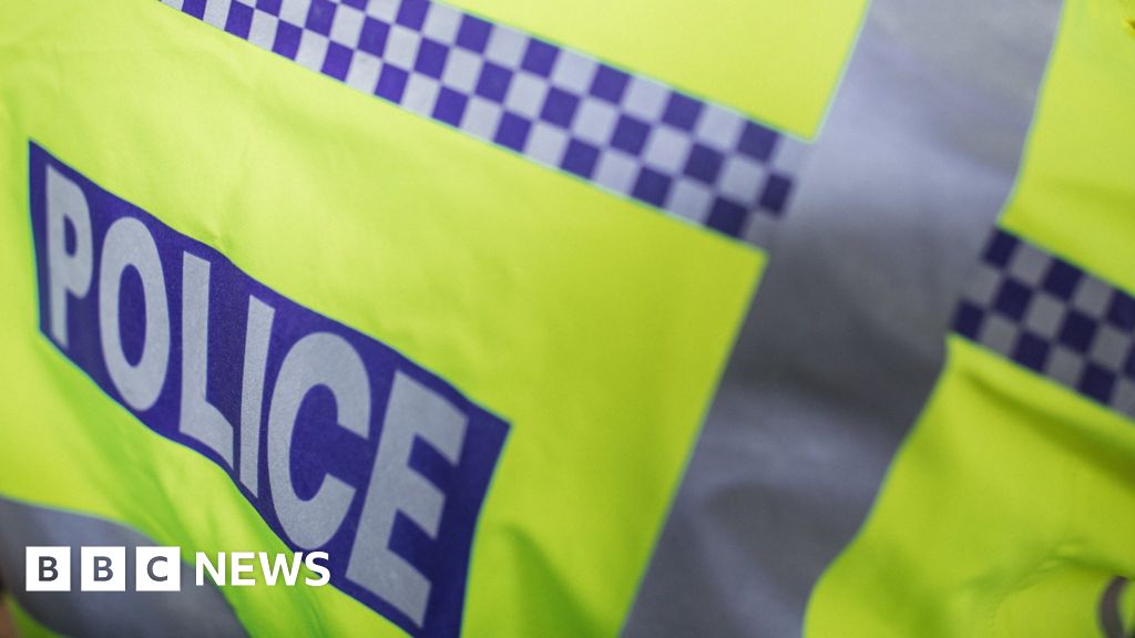 M23 collision: Brighton man dies three weeks after crash - BBC News