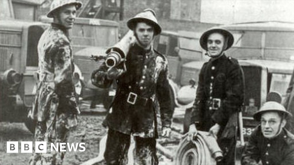 Ceremony to mark Nottingham's biggest air raid - BBC News
