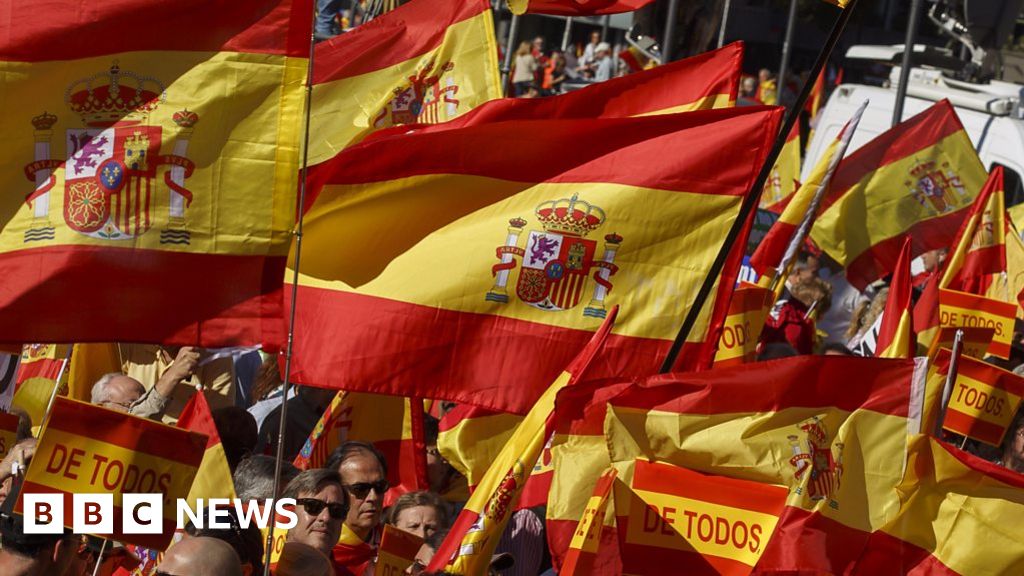 Crowds in Madrid protest against Catalan independence - BBC News