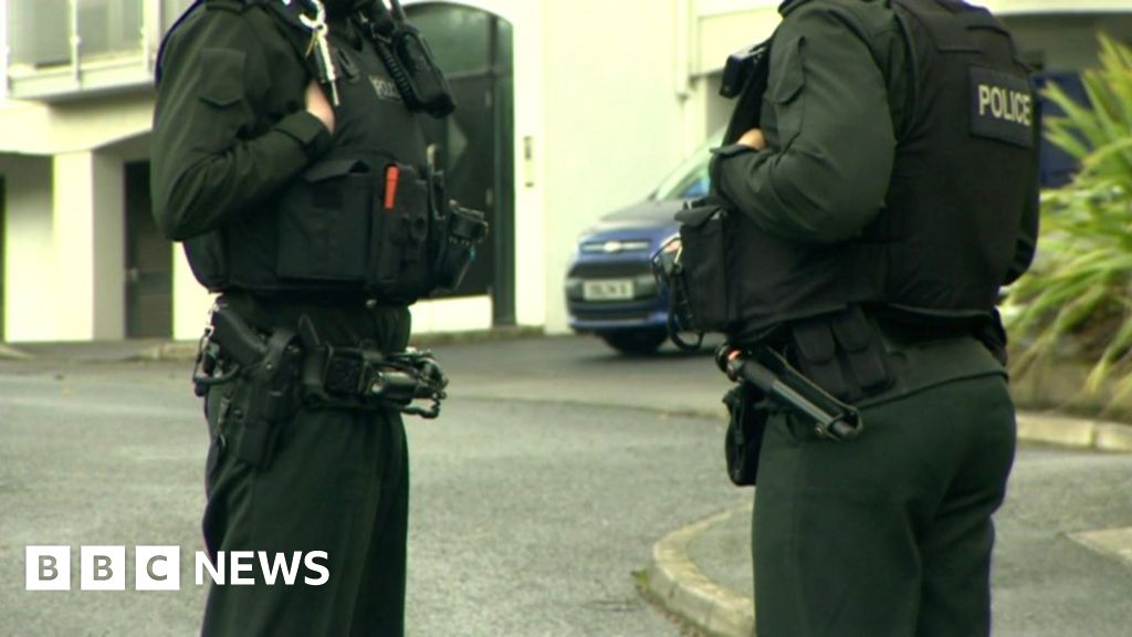 PSNI apology to 115 people held in stop-and-search error - BBC News