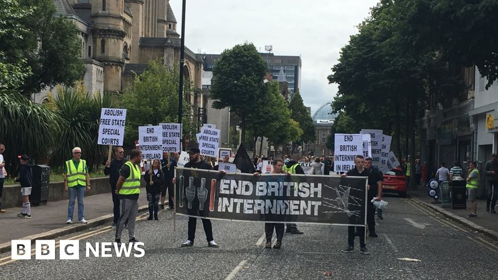 Republicans hold anti-internment march in Belfast - BBC News