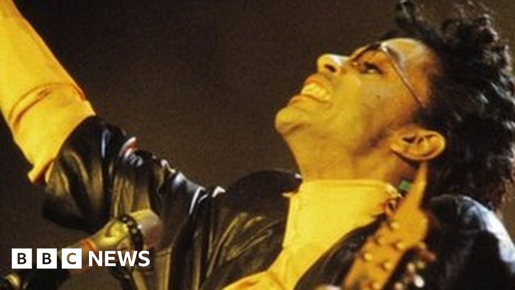 In the recording studio with Prince - BBC News
