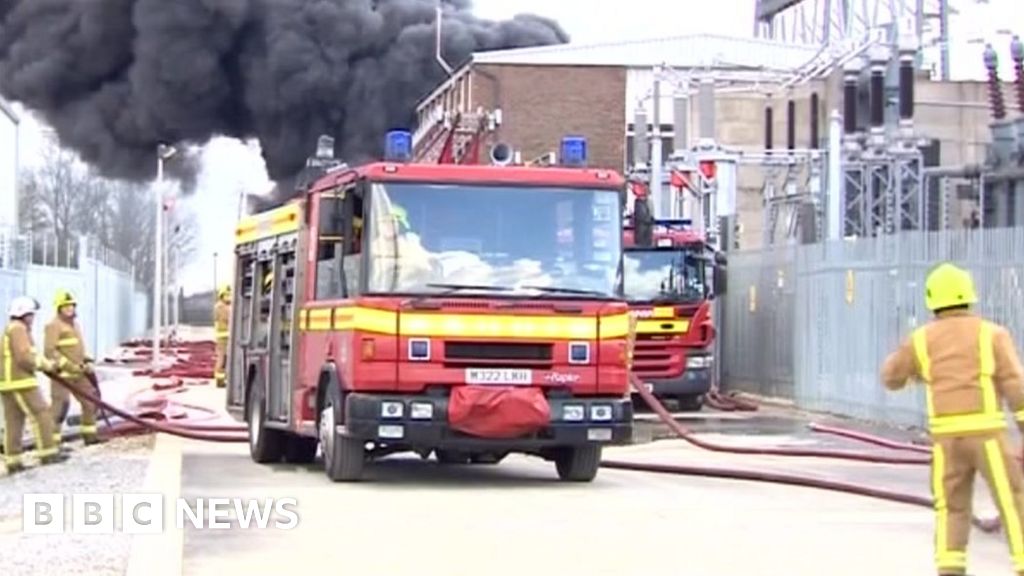 Consultation starts into Humberside fire service cuts plans - BBC News